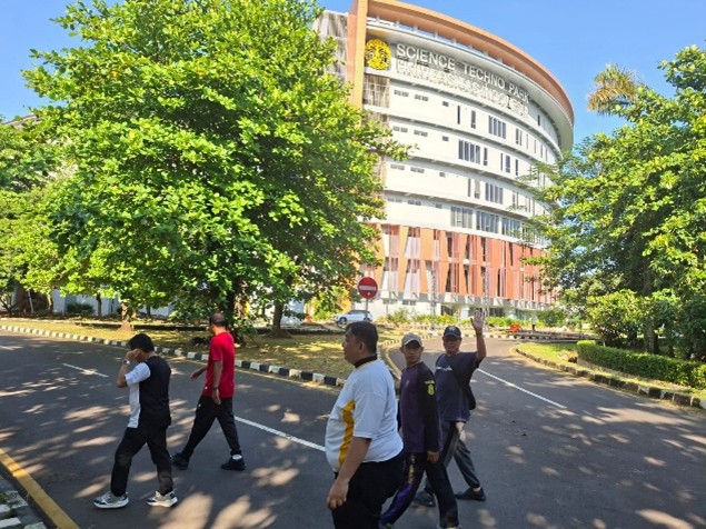 Jumat Krida SPPB UI: Jalan Sehat Perkuat Kebersamaan Sivitas Akademika ...